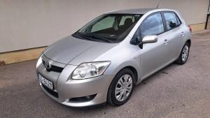 Pelēks Toyota Auris 2008 Ogre, ar dzinēja tilpumu 2.00 L un nobraukumu 265 tūkst. km par 2350 €, foto  vietnē AUTOMOTO.COM.LV