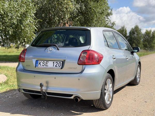 Grey Toyota Auris 2008 in Vilnius, with an engine capacity of 2.00 L and mileage of 278 thousand km for 2950 €, photo 2 on AUTOMOTO.COM.LV