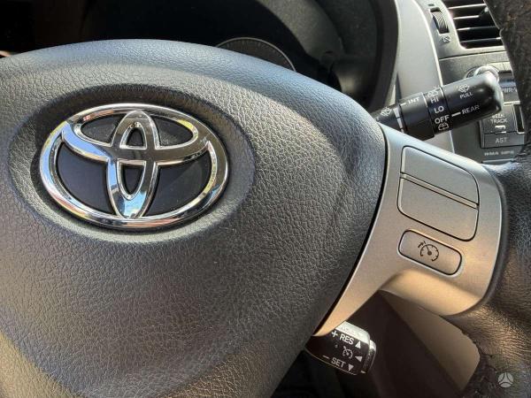 Grey Toyota Auris 2008 in Vilnius, with an engine capacity of 2.00 L and mileage of 278 thousand km for 2950 €, photo 10 on AUTOMOTO.COM.LV
