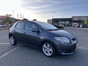 Серый Тойота Аурис 2008 в Таллин, объемом двигателя 2.20 л и пробегом 220 тыс. км за 2600 €, фото 14 на AUTOMOTO.COM.LV