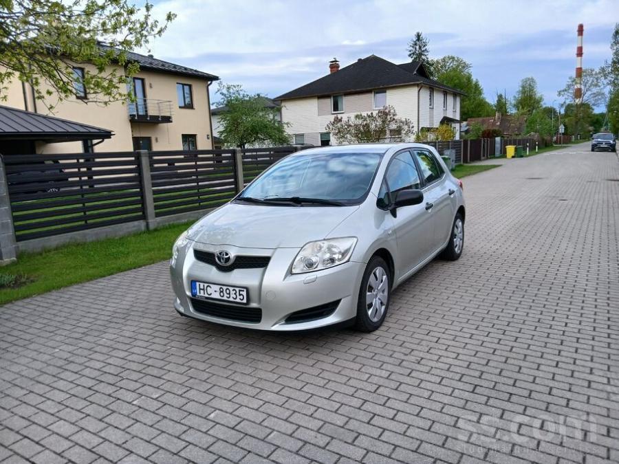 Pelēks Toyota Auris 2008 Rīga, ar dzinēja tilpumu 1.60 L un nobraukumu 254 tūkst. km par 2100 €, foto 1 vietnē AUTOMOTO.COM.LV
