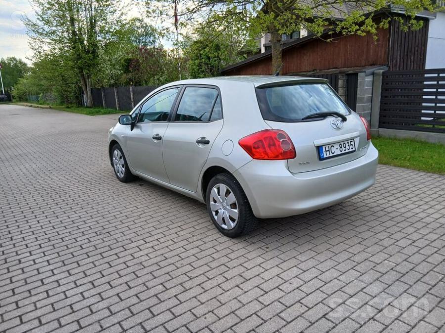 Pelēks Toyota Auris 2008 Rīga, ar dzinēja tilpumu 1.60 L un nobraukumu 254 tūkst. km par 2100 €, foto 5 vietnē AUTOMOTO.COM.LV