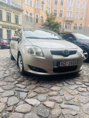 Pelēks Toyota Auris 2008 Rīga, ar dzinēja tilpumu 2.00 L un nobraukumu 291 tūkst. km par 1100 €, foto  vietnē AUTOMOTO.COM.LV