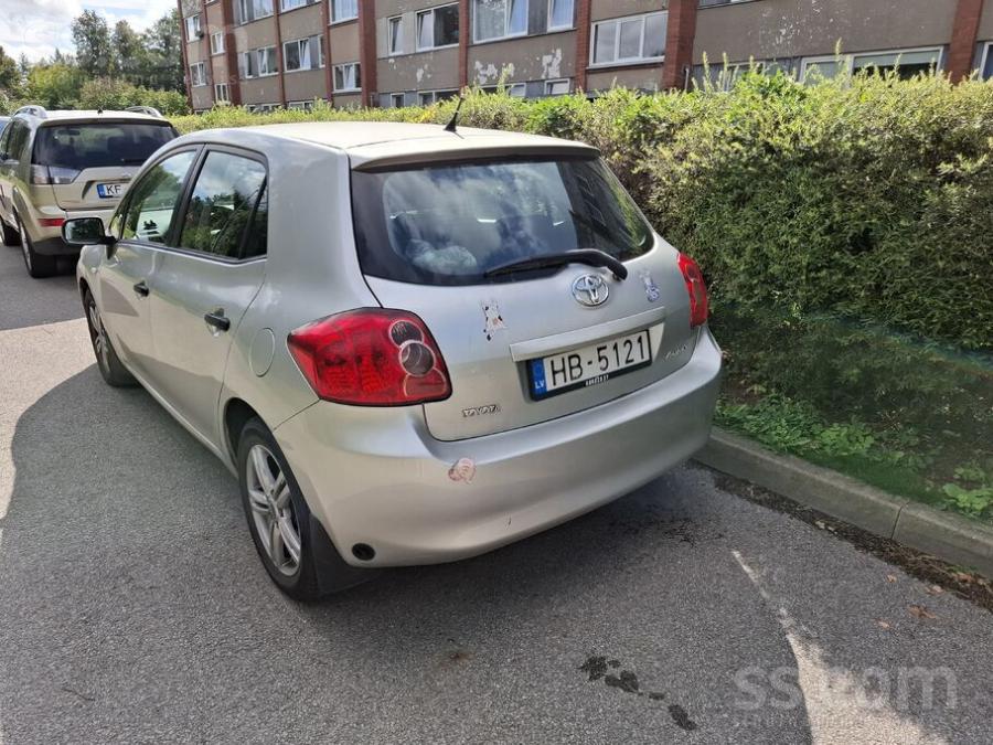 Pelēks Toyota Auris 2008 Rīga, ar dzinēja tilpumu 1.60 L un nobraukumu 312 tūkst. km par 2000 €, foto 1 vietnē AUTOMOTO.COM.LV
