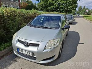 Pelēks Toyota Auris 2008 Rīga, ar dzinēja tilpumu 1.60 L un nobraukumu 312 tūkst. km par 2000 €, foto 3 vietnē AUTOMOTO.COM.LV