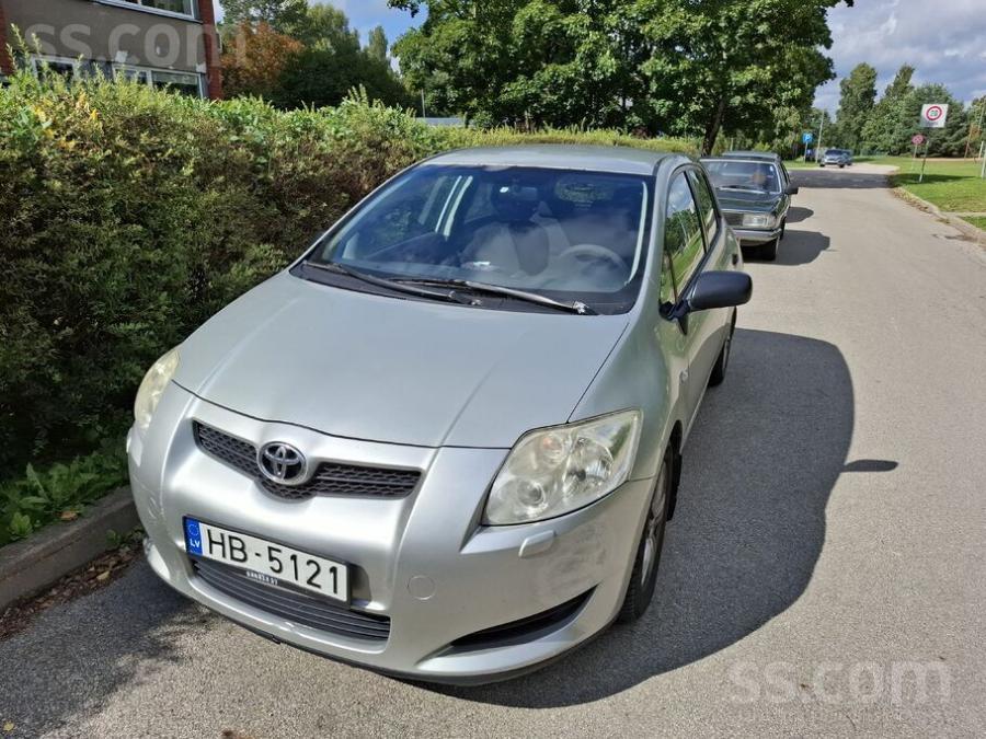 Pelēks Toyota Auris 2008 Rīga, ar dzinēja tilpumu 1.60 L un nobraukumu 312 tūkst. km par 2000 €, foto 3 vietnē AUTOMOTO.COM.LV