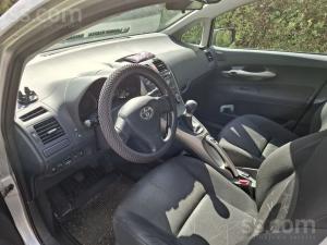Pelēks Toyota Auris 2008 Rīga, ar dzinēja tilpumu 1.60 L un nobraukumu 312 tūkst. km par 2000 €, foto 5 vietnē AUTOMOTO.COM.LV