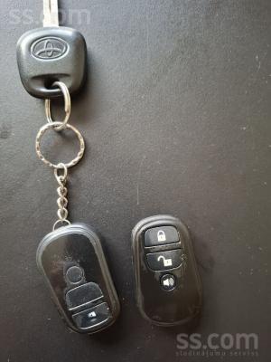 Pelēks Toyota Auris 2008 Rīga, ar dzinēja tilpumu 1.60 L un nobraukumu 312 tūkst. km par 2000 €, foto 8 vietnē AUTOMOTO.COM.LV