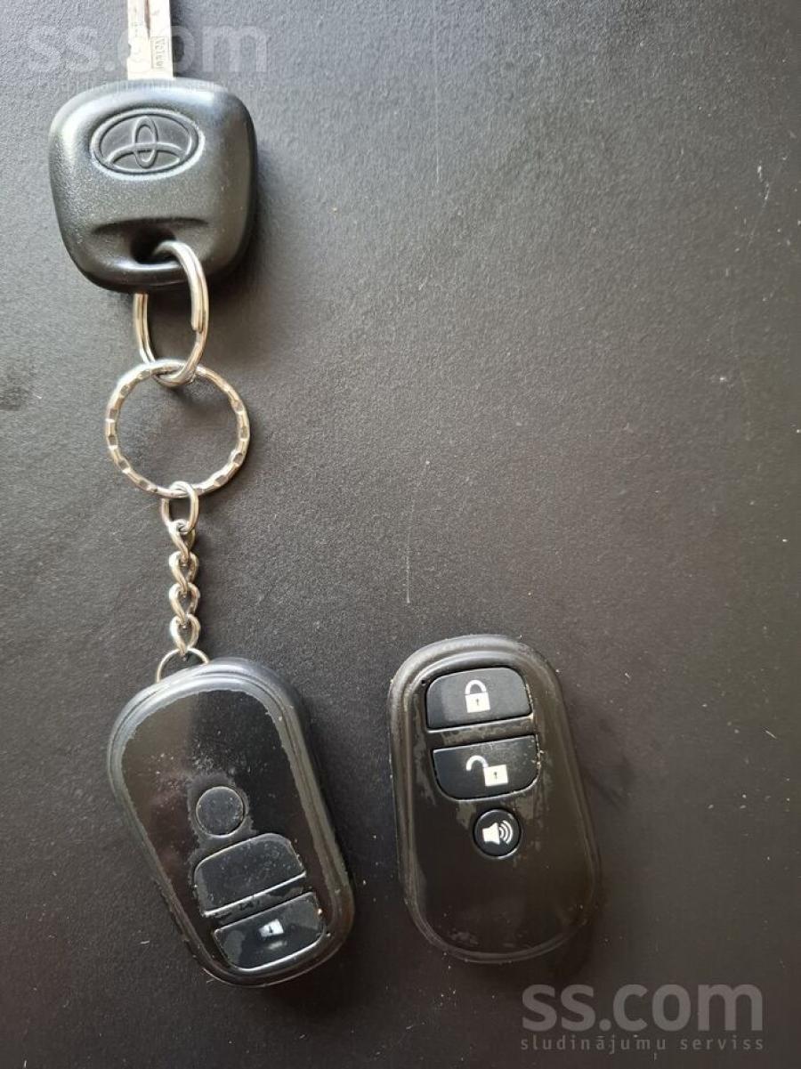 Pelēks Toyota Auris 2008 Rīga, ar dzinēja tilpumu 1.60 L un nobraukumu 312 tūkst. km par 2000 €, foto 8 vietnē AUTOMOTO.COM.LV