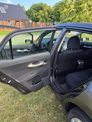 Grey Toyota Auris 2008 in Klaipeda, with an engine capacity of 1.36 L and mileage of 182 thousand km for 2200 €, photo 10 on AUTOMOTO.COM.LV