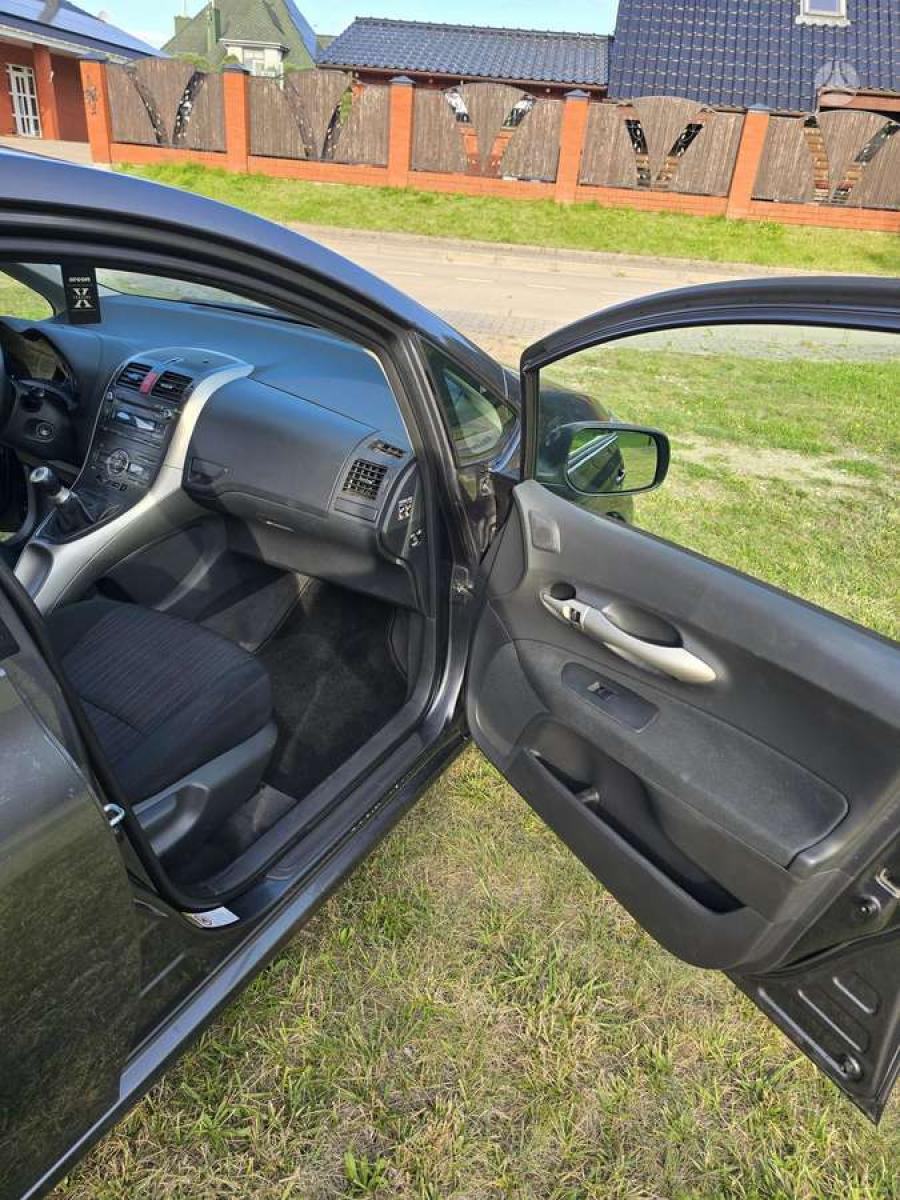 Grey Toyota Auris 2008 in Klaipeda, with an engine capacity of 1.36 L and mileage of 182 thousand km for 2200 €, photo 11 on AUTOMOTO.COM.LV