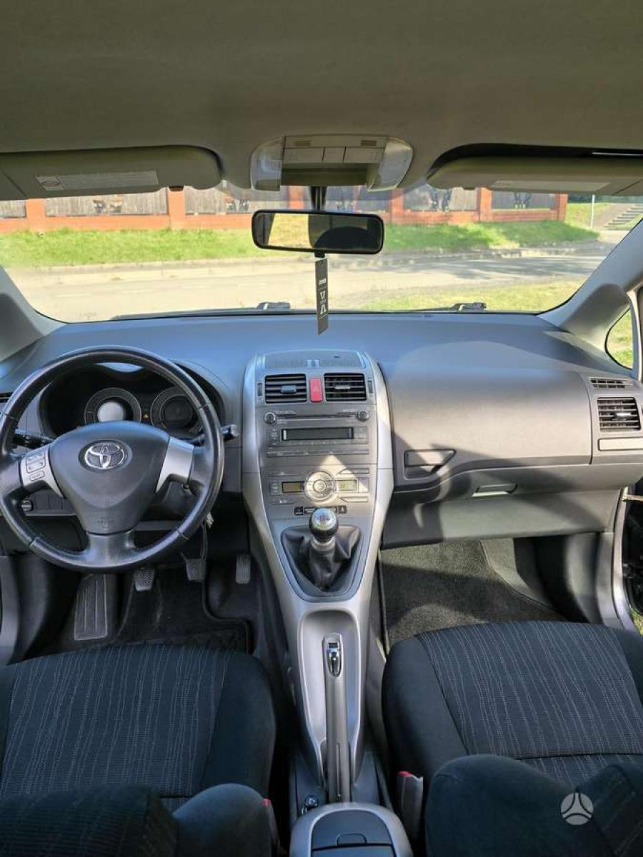 Grey Toyota Auris 2008 in Klaipeda, with an engine capacity of 1.36 L and mileage of 182 thousand km for 2200 €, photo 16 on AUTOMOTO.COM.LV