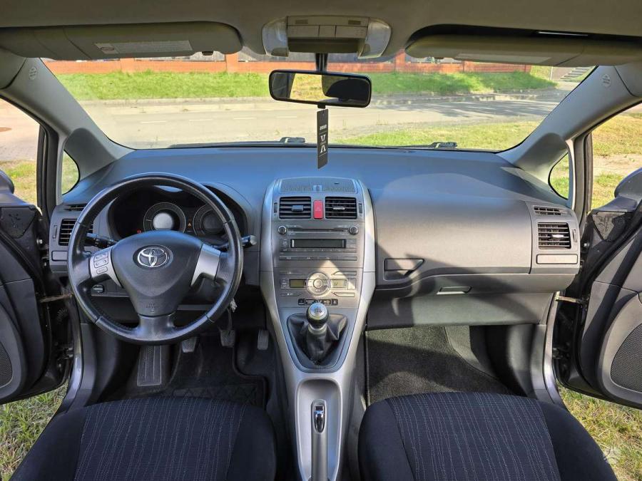 Grey Toyota Auris 2008 in Klaipeda, with an engine capacity of 1.36 L and mileage of 182 thousand km for 2200 €, photo 18 on AUTOMOTO.COM.LV