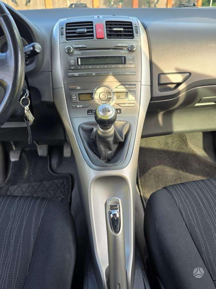 Grey Toyota Auris 2008 in Klaipeda, with an engine capacity of 1.36 L and mileage of 182 thousand km for 2200 €, photo 20 on AUTOMOTO.COM.LV