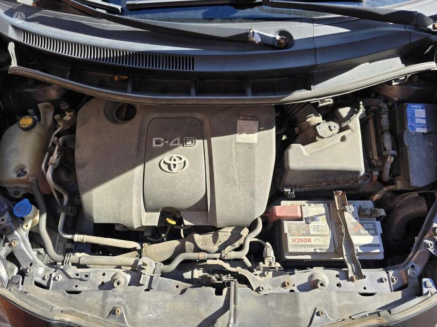 Grey Toyota Auris 2008 in Klaipeda, with an engine capacity of 1.36 L and mileage of 182 thousand km for 2200 €, photo 22 on AUTOMOTO.COM.LV
