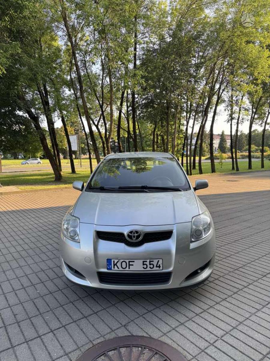 Pelēks Toyota Auris 2008 Kauņa, ar dzinēja tilpumu 2.00 L un nobraukumu 183 tūkst. km par 2100 €, foto 4 vietnē AUTOMOTO.COM.LV