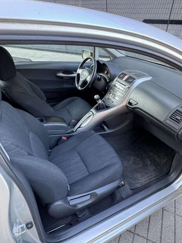Grey Toyota Auris 2008 in Kaunas, with an engine capacity of 2.00 L and mileage of 183 thousand km for 2100 €, photo 9 on AUTOMOTO.COM.LV