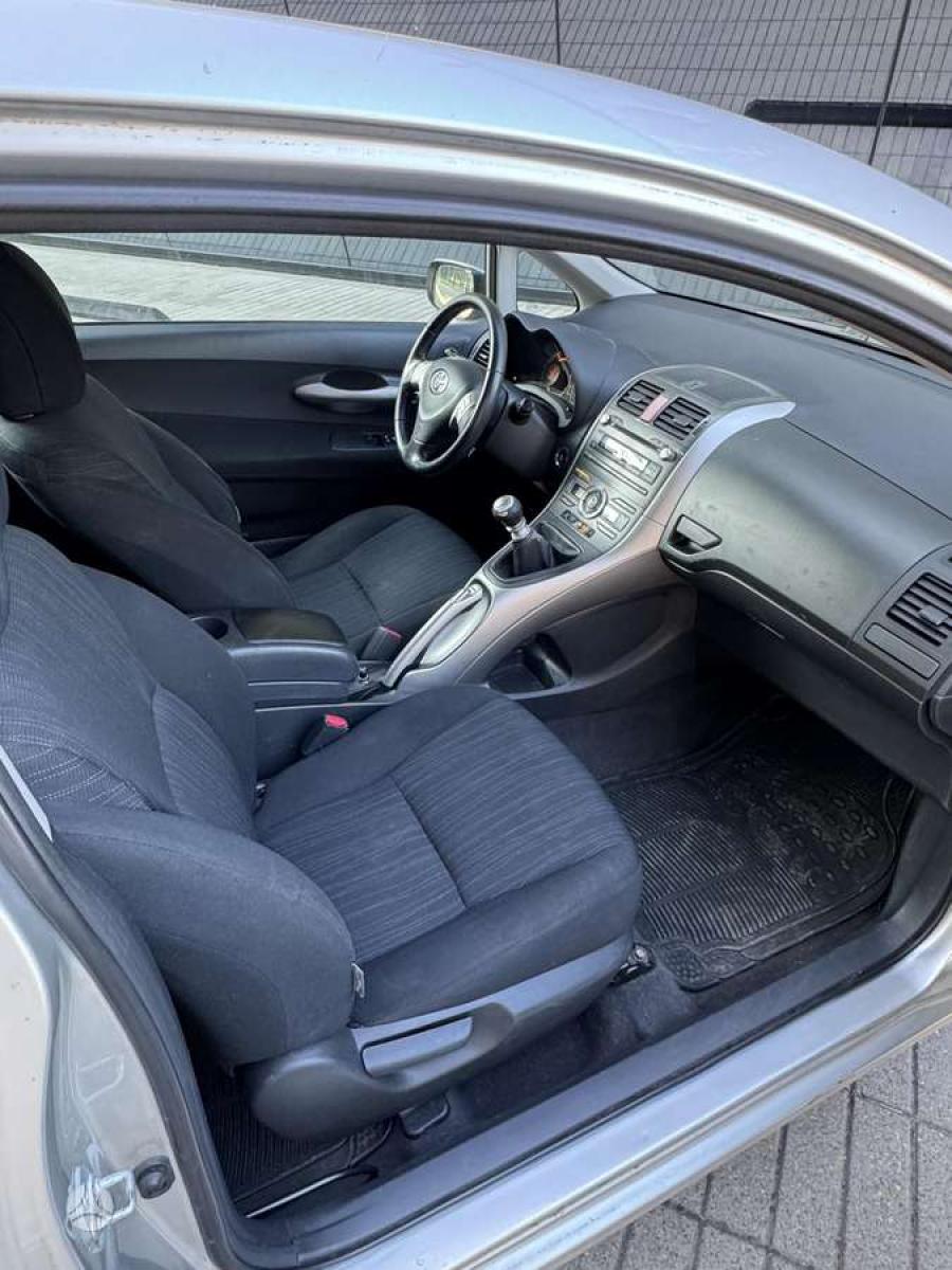 Pelēks Toyota Auris 2008 Kauņa, ar dzinēja tilpumu 2.00 L un nobraukumu 183 tūkst. km par 2100 €, foto 9 vietnē AUTOMOTO.COM.LV