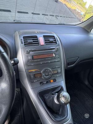 Pelēks Toyota Auris 2008 Kauņa, ar dzinēja tilpumu 2.00 L un nobraukumu 183 tūkst. km par 2100 €, foto 11 vietnē AUTOMOTO.COM.LV