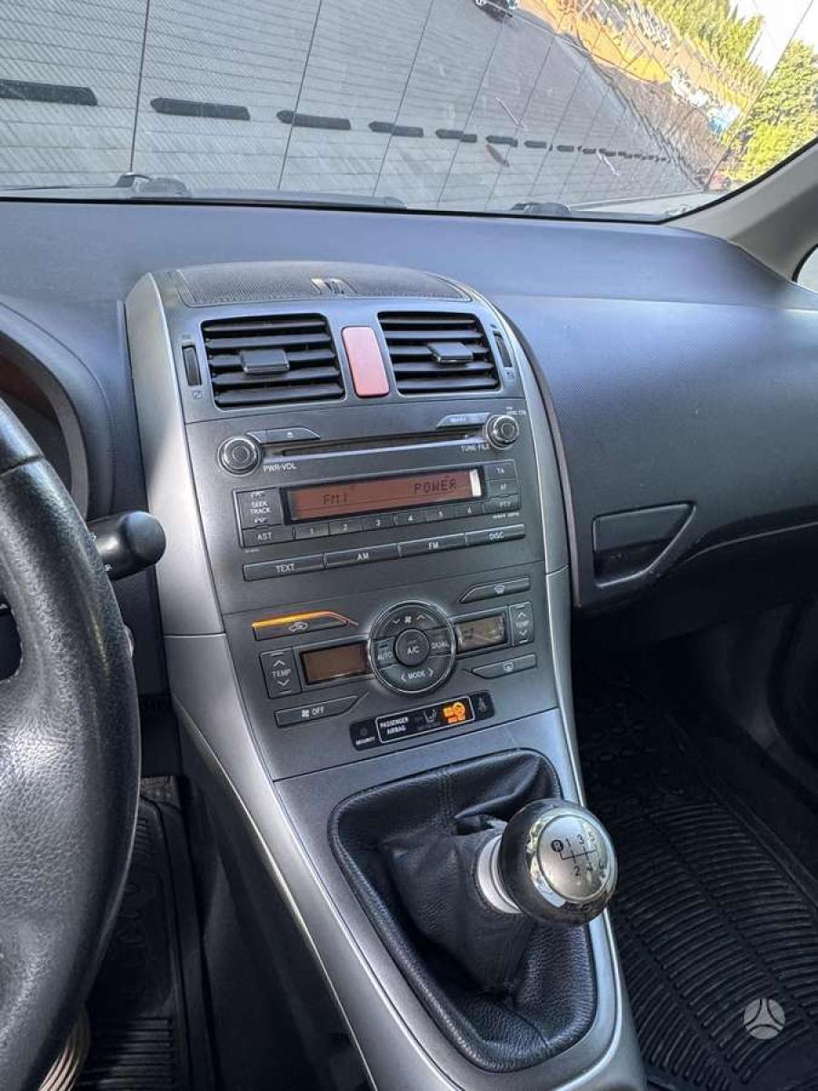 Pelēks Toyota Auris 2008 Kauņa, ar dzinēja tilpumu 2.00 L un nobraukumu 183 tūkst. km par 2100 €, foto 11 vietnē AUTOMOTO.COM.LV