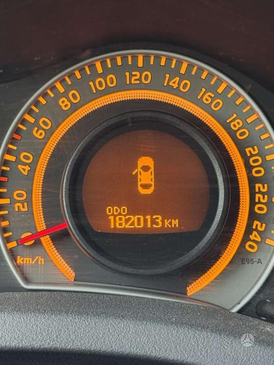 Pelēks Toyota Auris 2008 Kauņa, ar dzinēja tilpumu 2.00 L un nobraukumu 183 tūkst. km par 2100 €, foto 14 vietnē AUTOMOTO.COM.LV