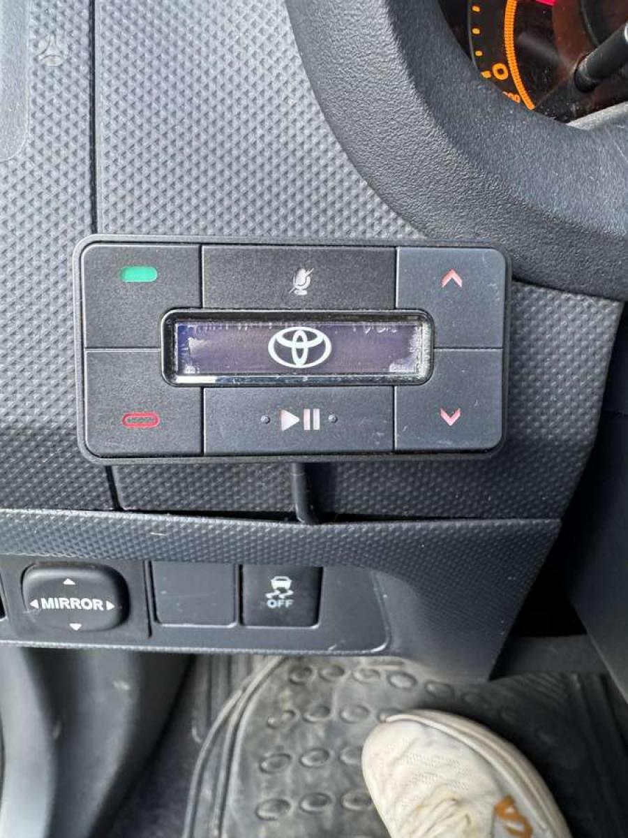 Pelēks Toyota Auris 2008 Kauņa, ar dzinēja tilpumu 2.00 L un nobraukumu 183 tūkst. km par 2100 €, foto 15 vietnē AUTOMOTO.COM.LV