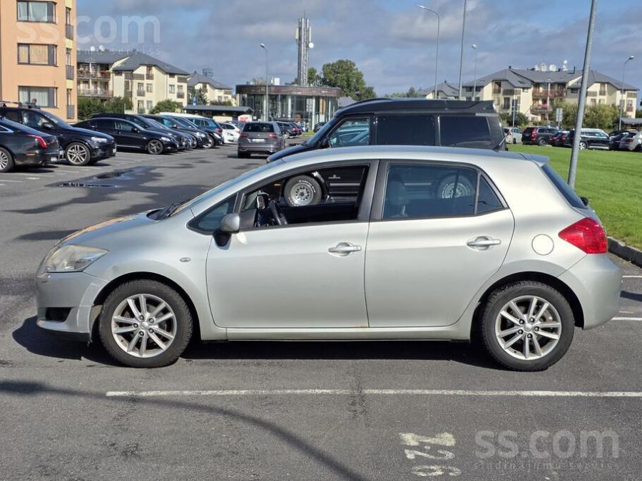 Pelēks Toyota Auris 2008 Rīga, ar dzinēja tilpumu 1.60 L un nobraukumu 123 tūkst. km par 1900 €, foto 4 vietnē AUTOMOTO.COM.LV