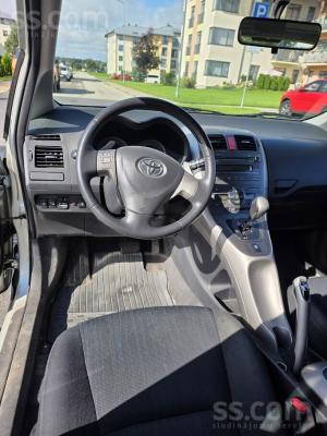 Pelēks Toyota Auris 2008 Rīga, ar dzinēja tilpumu 1.60 L un nobraukumu 123 tūkst. km par 1900 €, foto 9 vietnē AUTOMOTO.COM.LV