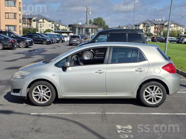 Pelēks Toyota Auris 2008 Rīga, ar dzinēja tilpumu 1.60 L un nobraukumu 123 tūkst. km par 1900 €, foto 4 vietnē AUTOMOTO.COM.LV