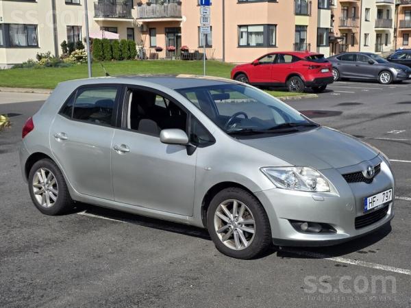 Pelēks Toyota Auris 2008 Rīga, ar dzinēja tilpumu 1.60 L un nobraukumu 123 tūkst. km par 1900 €, foto 8 vietnē AUTOMOTO.COM.LV