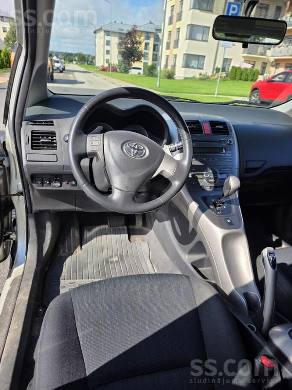 Pelēks Toyota Auris 2008 Rīga, ar dzinēja tilpumu 1.60 L un nobraukumu 123 tūkst. km par 1900 €, foto 9 vietnē AUTOMOTO.COM.LV