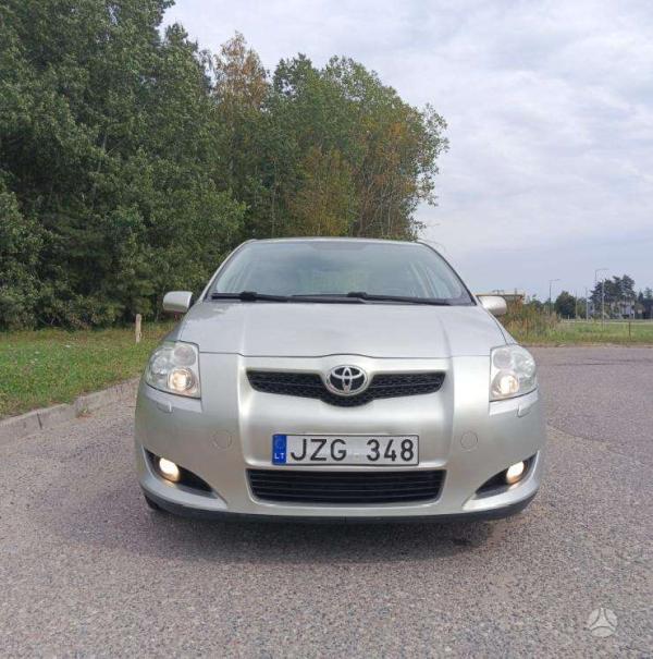 Pelēks Toyota Auris 2008 Kauņa, ar dzinēja tilpumu 1.60 L un nobraukumu 264 tūkst. km par 2900 €, foto 1 vietnē AUTOMOTO.COM.LV