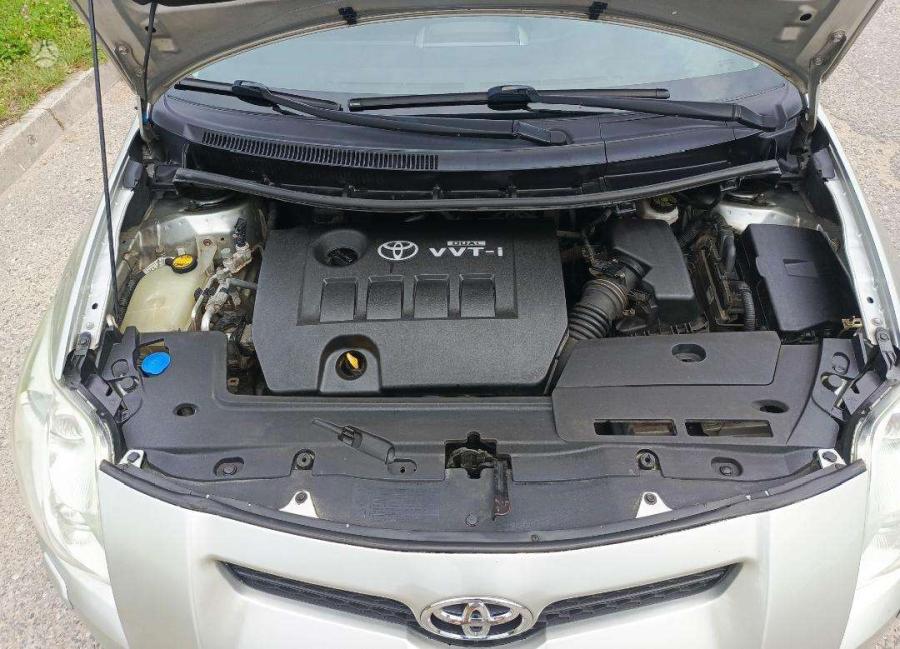 Grey Toyota Auris 2008 in Kaunas, with an engine capacity of 1.60 L and mileage of 264 thousand km for 2900 €, photo 3 on AUTOMOTO.COM.LV