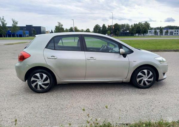 Pelēks Toyota Auris 2008 Kauņa, ar dzinēja tilpumu 1.60 L un nobraukumu 264 tūkst. km par 2900 €, foto 5 vietnē AUTOMOTO.COM.LV