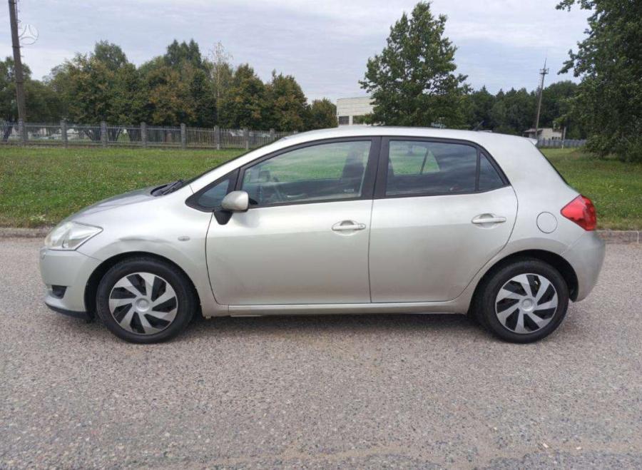 Grey Toyota Auris 2008 in Kaunas, with an engine capacity of 1.60 L and mileage of 264 thousand km for 2900 €, photo 6 on AUTOMOTO.COM.LV