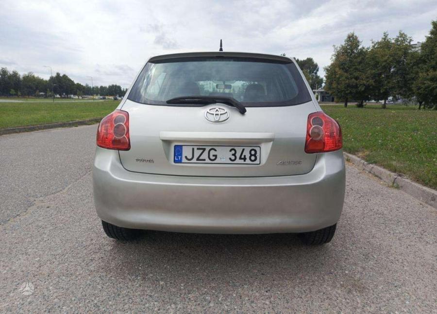 Grey Toyota Auris 2008 in Kaunas, with an engine capacity of 1.60 L and mileage of 264 thousand km for 2900 €, photo 7 on AUTOMOTO.COM.LV