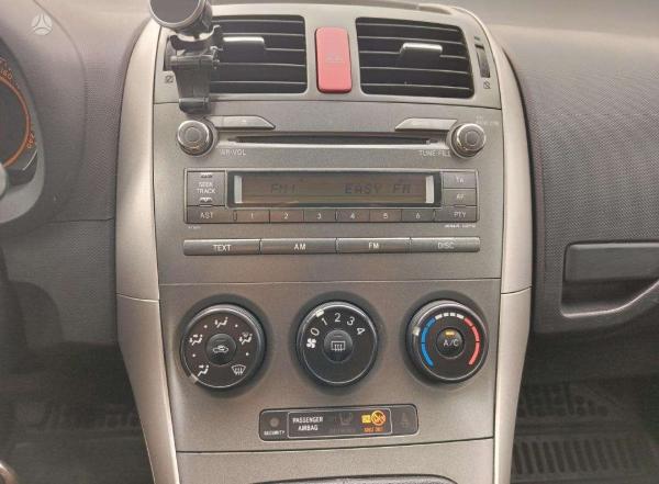 Pelēks Toyota Auris 2008 Kauņa, ar dzinēja tilpumu 1.60 L un nobraukumu 264 tūkst. km par 2900 €, foto 10 vietnē AUTOMOTO.COM.LV