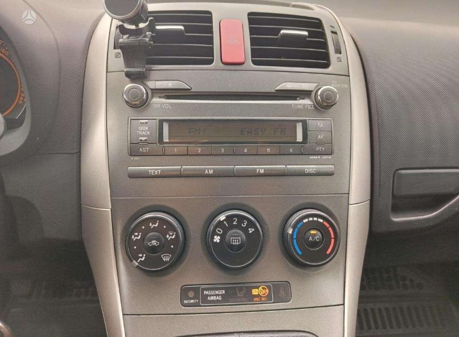 Grey Toyota Auris 2008 in Kaunas, with an engine capacity of 1.60 L and mileage of 264 thousand km for 2900 €, photo 10 on AUTOMOTO.COM.LV