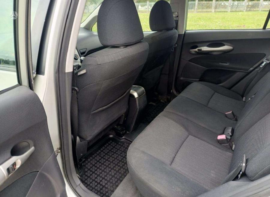 Grey Toyota Auris 2008 in Kaunas, with an engine capacity of 1.60 L and mileage of 264 thousand km for 2900 €, photo 17 on AUTOMOTO.COM.LV