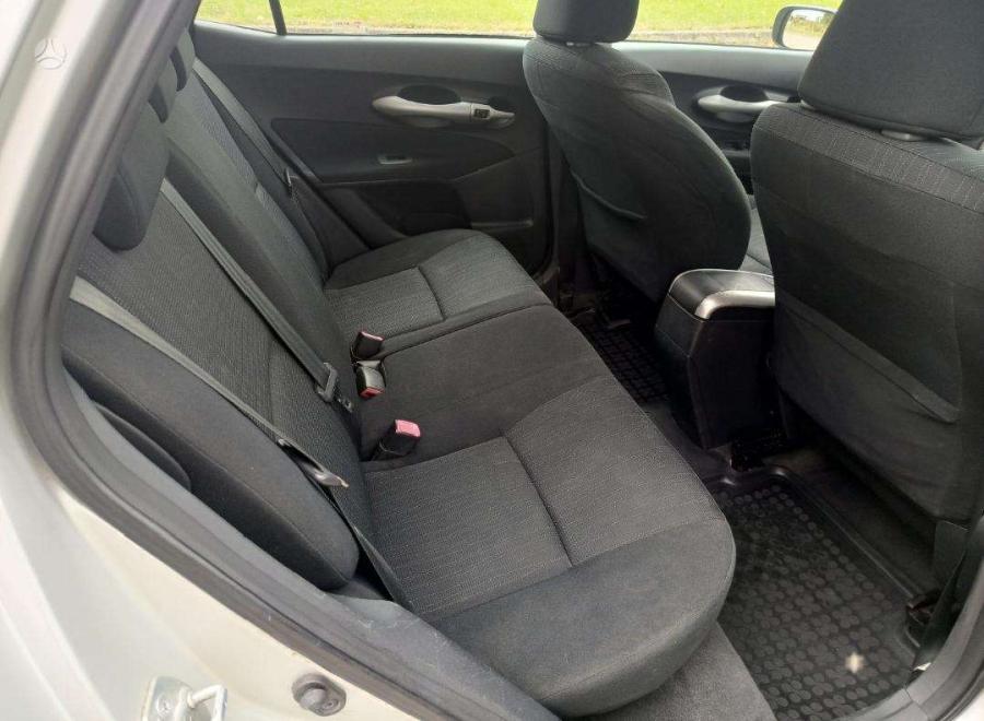 Grey Toyota Auris 2008 in Kaunas, with an engine capacity of 1.60 L and mileage of 264 thousand km for 2900 €, photo 18 on AUTOMOTO.COM.LV