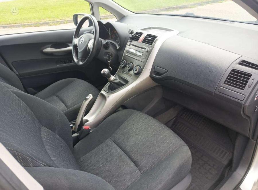 Grey Toyota Auris 2008 in Kaunas, with an engine capacity of 1.60 L and mileage of 264 thousand km for 2900 €, photo 19 on AUTOMOTO.COM.LV
