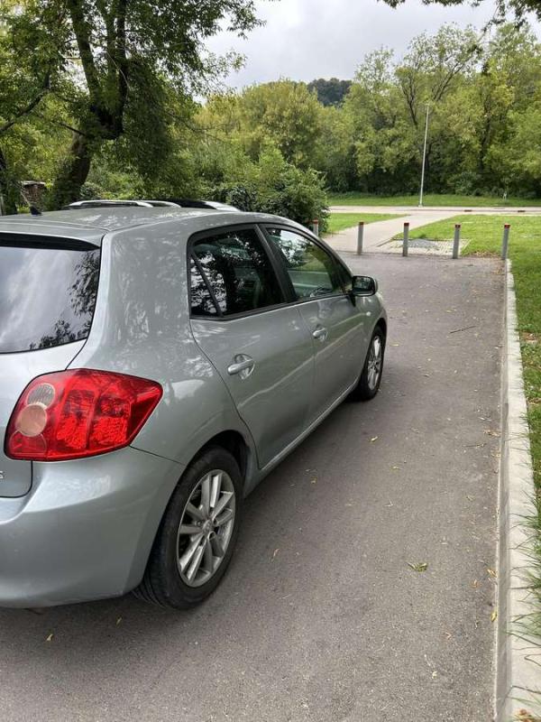 Pelēks Toyota Auris 2008 Viļņa, ar dzinēja tilpumu 2.00 L un nobraukumu 274 tūkst. km par 2400 €, foto 6 vietnē AUTOMOTO.COM.LV