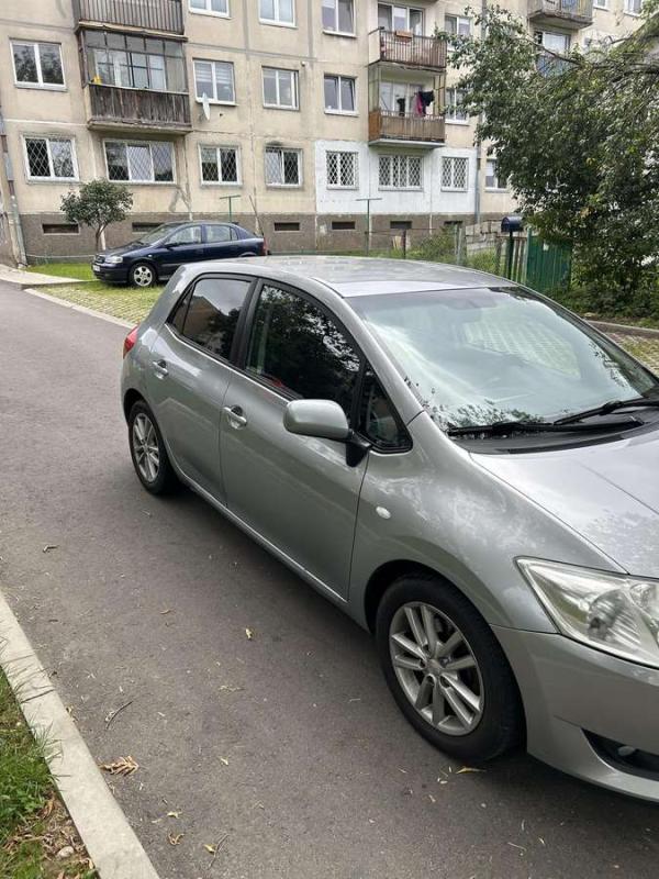 Pelēks Toyota Auris 2008 Viļņa, ar dzinēja tilpumu 2.00 L un nobraukumu 274 tūkst. km par 2400 €, foto 7 vietnē AUTOMOTO.COM.LV