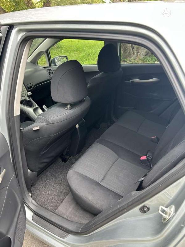 Pelēks Toyota Auris 2008 Viļņa, ar dzinēja tilpumu 2.00 L un nobraukumu 274 tūkst. km par 2400 €, foto 10 vietnē AUTOMOTO.COM.LV