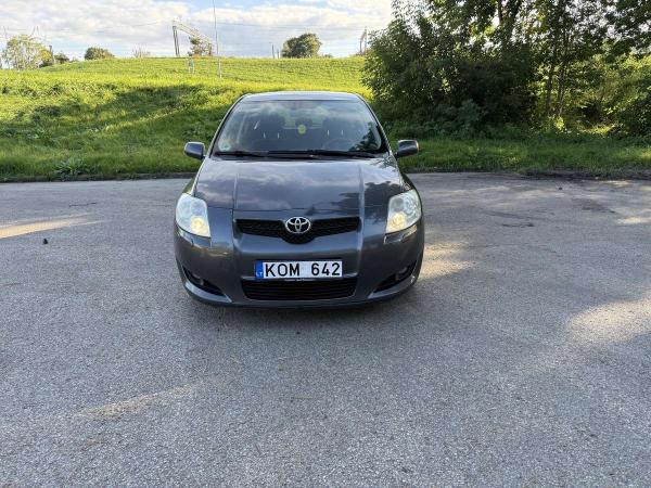 Toyota Auris 2008 Viļņa vietnē Pelēks Toyota Auris 2008 Viļņa, ar dzinēja tilpumu 2.00 L un nobraukumu 300 tūkst. km par 2000 €, foto 3 vietnē AUTOMOTO.COM.LV