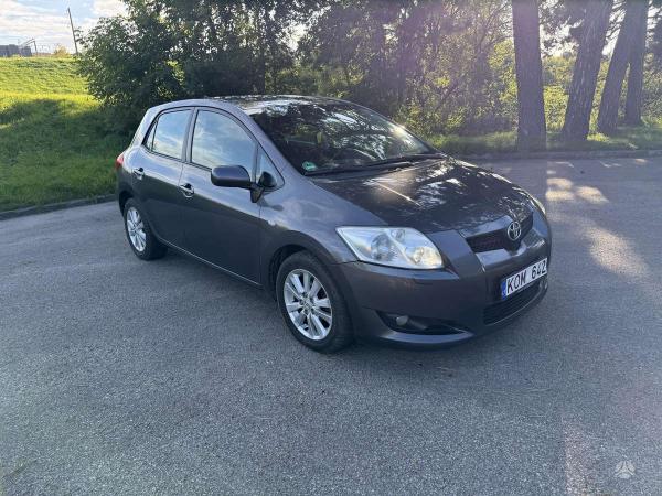 Toyota Auris 2008 Viļņa vietnē Pelēks Toyota Auris 2008 Viļņa, ar dzinēja tilpumu 2.00 L un nobraukumu 300 tūkst. km par 2000 €, foto 4 vietnē AUTOMOTO.COM.LV