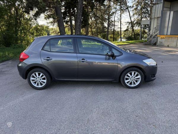 Toyota Auris 2008 Viļņa vietnē Pelēks Toyota Auris 2008 Viļņa, ar dzinēja tilpumu 2.00 L un nobraukumu 300 tūkst. km par 2000 €, foto 5 vietnē AUTOMOTO.COM.LV