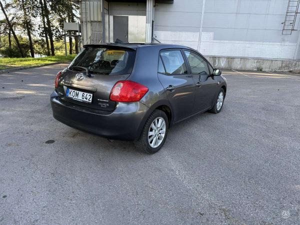 Toyota Auris 2008 Viļņa vietnē Pelēks Toyota Auris 2008 Viļņa, ar dzinēja tilpumu 2.00 L un nobraukumu 300 tūkst. km par 2000 €, foto 6 vietnē AUTOMOTO.COM.LV