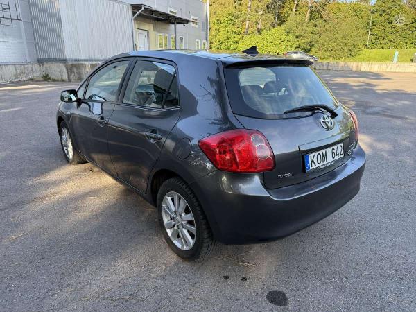 Toyota Auris 2008 Viļņa vietnē Pelēks Toyota Auris 2008 Viļņa, ar dzinēja tilpumu 2.00 L un nobraukumu 300 tūkst. km par 2000 €, foto 7 vietnē AUTOMOTO.COM.LV