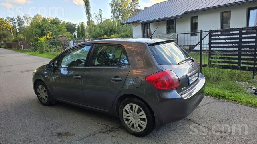 Pelēks Toyota Auris 2008 Rīga, ar dzinēja tilpumu 1.60 L un nobraukumu 200 tūkst. km par 3200 €, foto 1 vietnē AUTOMOTO.COM.LV